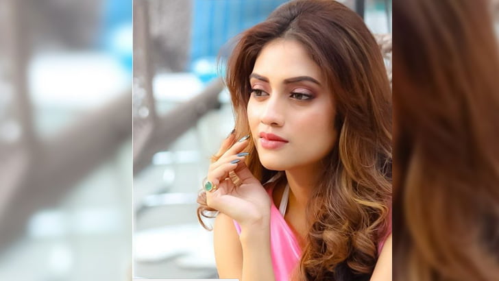 নুসরাতের ইফতার পার্টিতে তনুশ্রী (দেখুন ছবিতে)