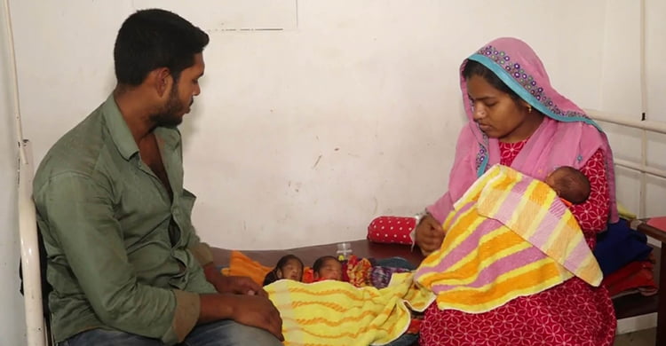 এক সন্তান প্রসবের ২৬ দিন পর আরও দুই সন্তান প্রসব